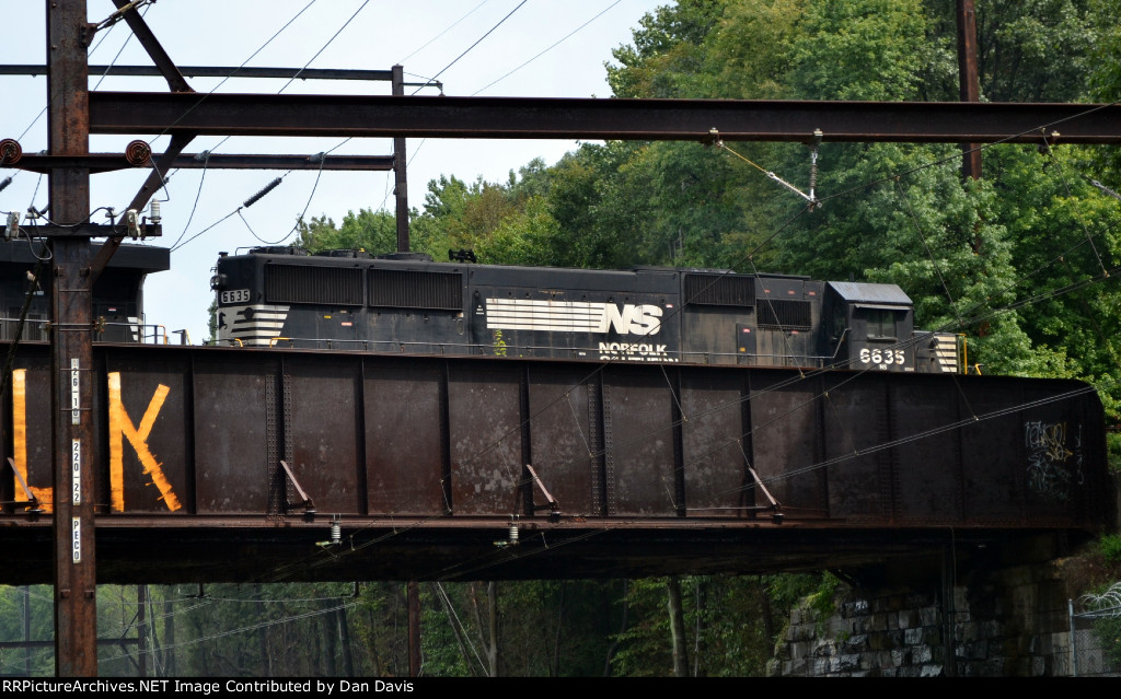 NS SD60 6635 trails on 099